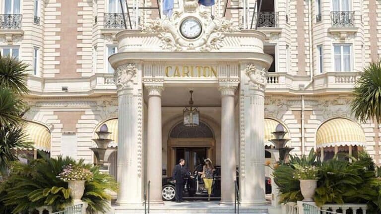 200+ types of French shop names in France, businesses & services too