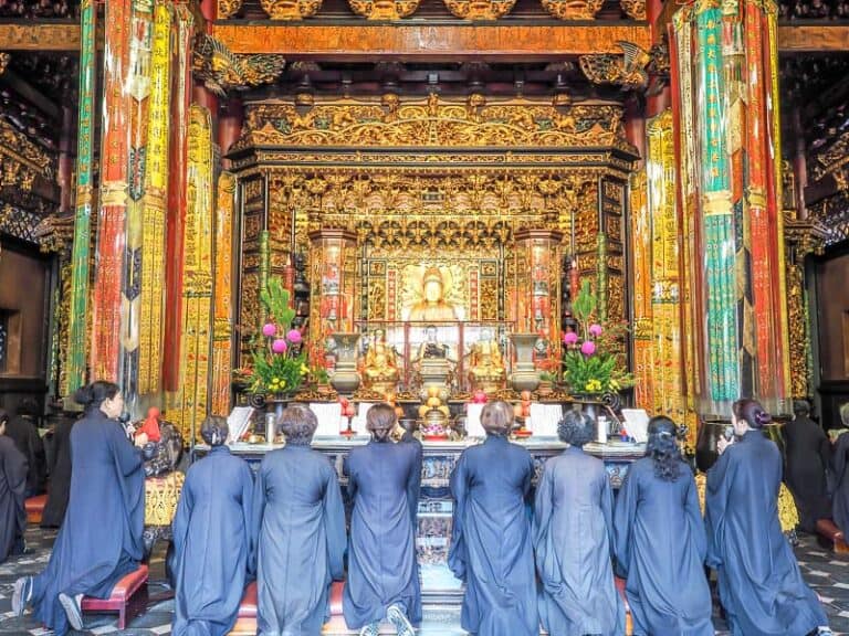 Longshan Temple: How to Pray for Love at Taipei’s Top Temple - Taiwan ...