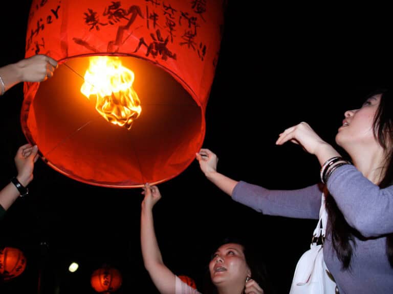 A Guide to Shifen Old Street, Taiwan’s Famous Sky Lantern Spot - Taiwan ...