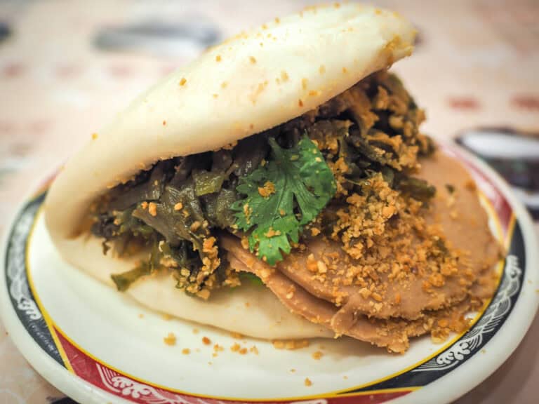 What to Eat at Tonghua (Linjiang Street) Night Market in Taipei ...