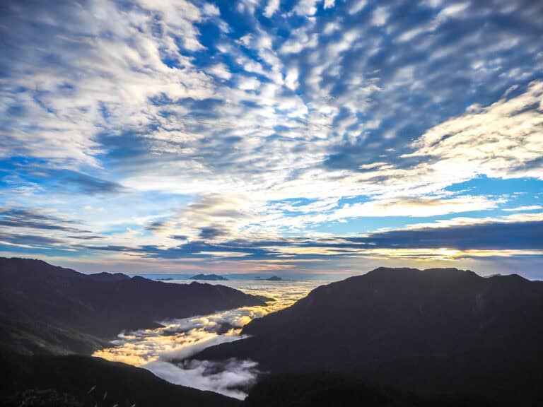 How to Visit Hehuanshan for Epic Sunrises, Hiking, and Snow - Taiwan ...