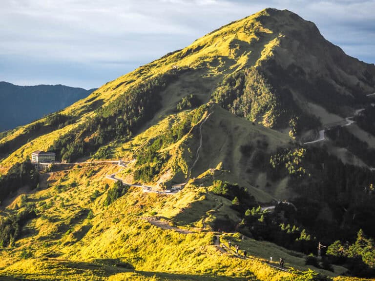 How to Visit Hehuanshan for Epic Sunrises, Hiking, and Snow - Taiwan ...