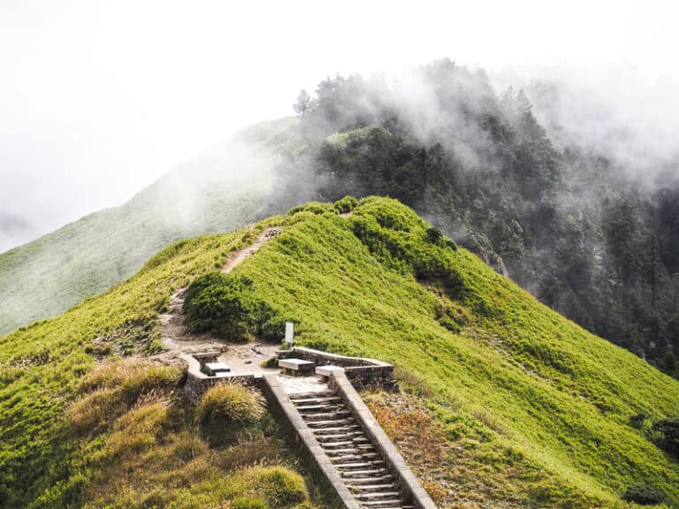 How to Visit Hehuanshan for Epic Sunrises, Hiking, and Snow - Taiwan ...