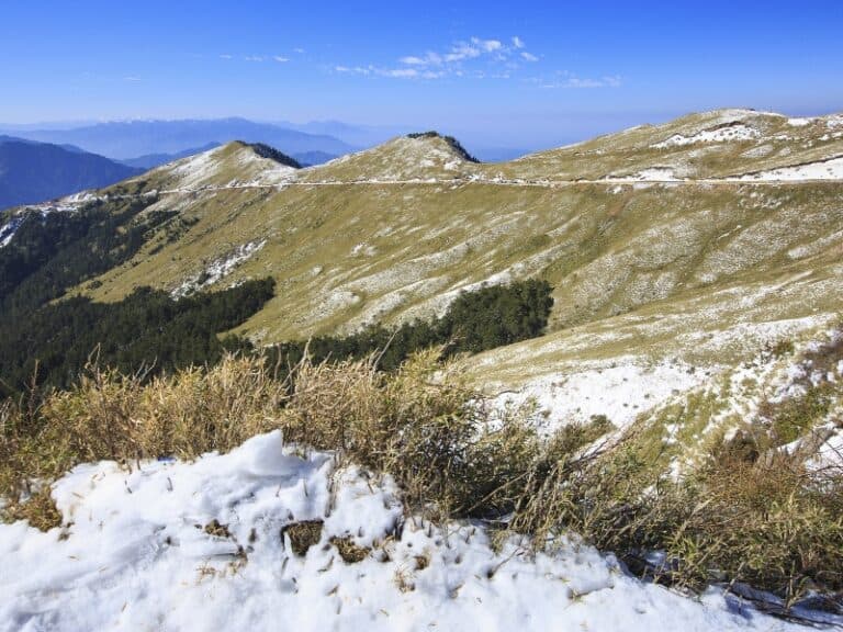 How to Visit Hehuanshan for Epic Sunrises, Hiking, and Snow - Taiwan ...