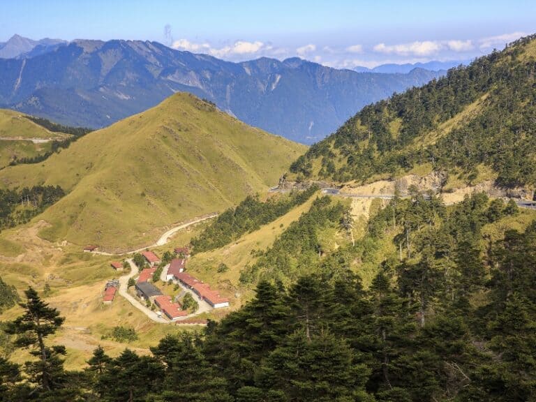 How to Visit Hehuanshan for Epic Sunrises, Hiking, and Snow - Taiwan ...