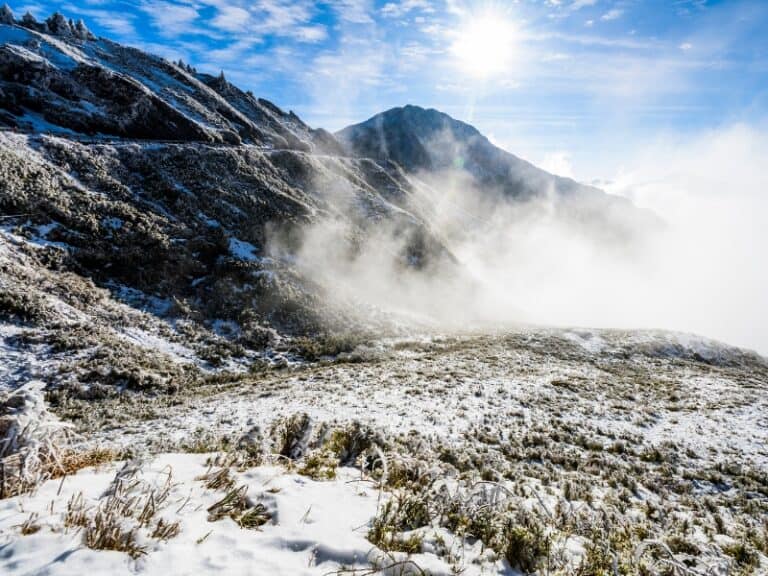 How to Visit Hehuanshan for Epic Sunrises, Hiking, and Snow - Taiwan ...