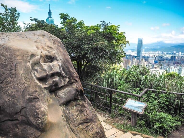How to Hike Elephant Mountain (Xiangshan) for Epic Taipei Views ...