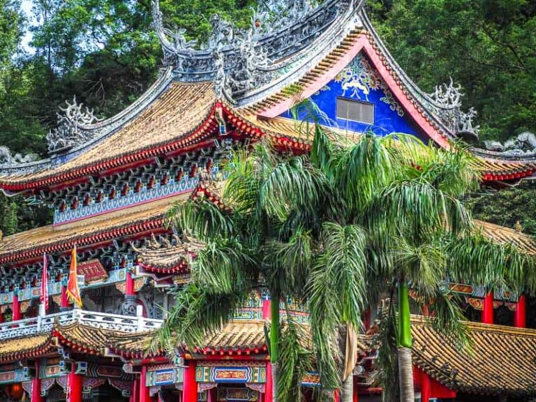 A Maokong Gondola Guide: Best Teahouses, Hikes, and Taipei Views ...