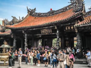 Longshan Temple: How to Pray for Love at Taipei’s Top Temple - Taiwan ...