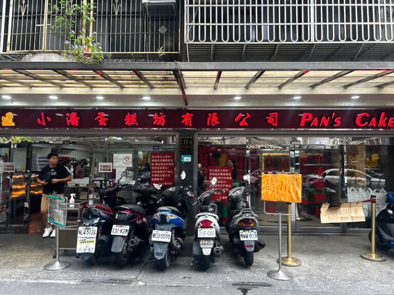 My Taiwan Pineapple Cakes Test: Which One is the Best? - Taiwan Obsessed