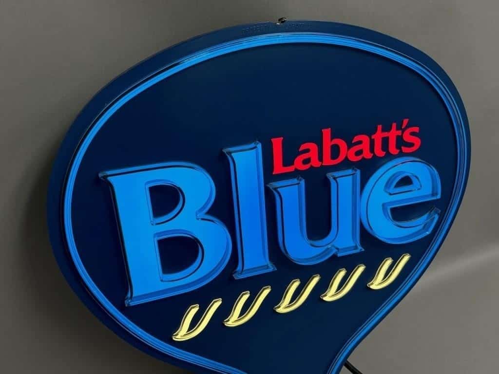 Labatt’s Blue Vintage Advertising Light Up Sign - AuctionsOntario.ca