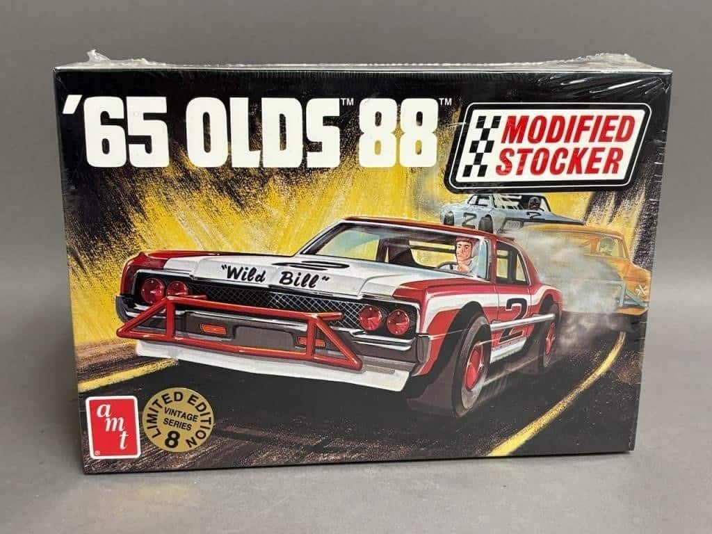 AMT ’65 Olds 88 Model Kit - AuctionsOntario.ca