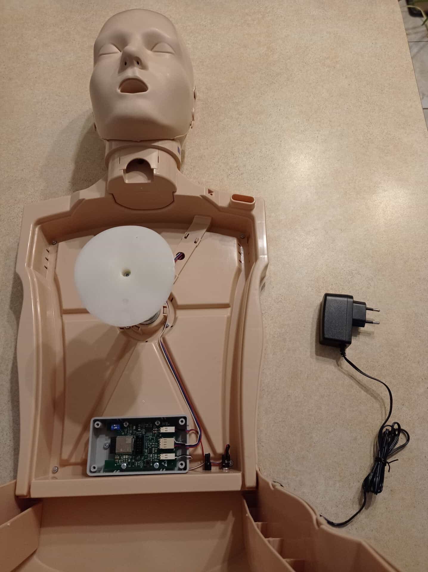 Cardiopulmonary resuscitation course with the AR module | Giant Lazer