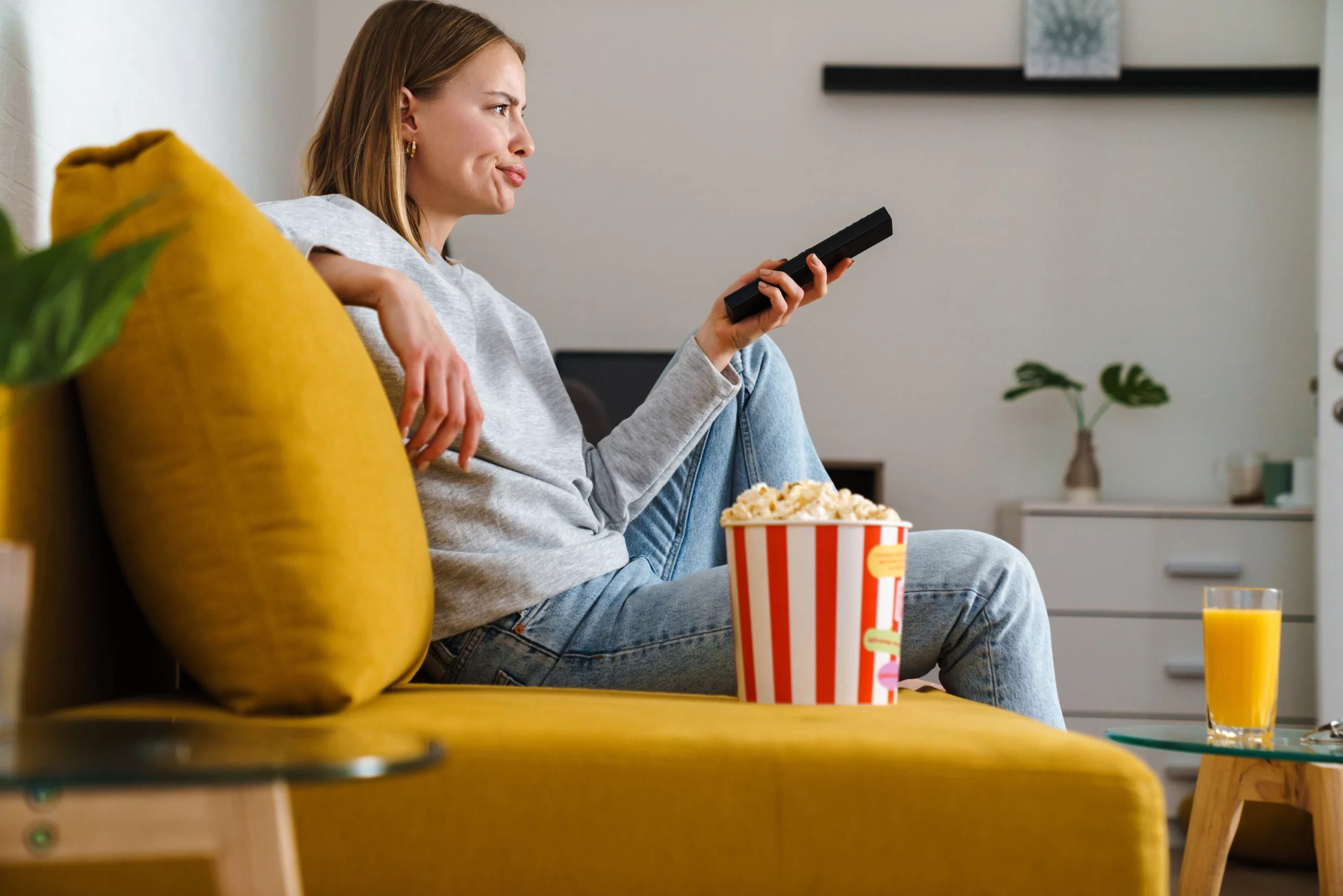 Snacking at Night: Why You Do it and 10 Ways to Curb It