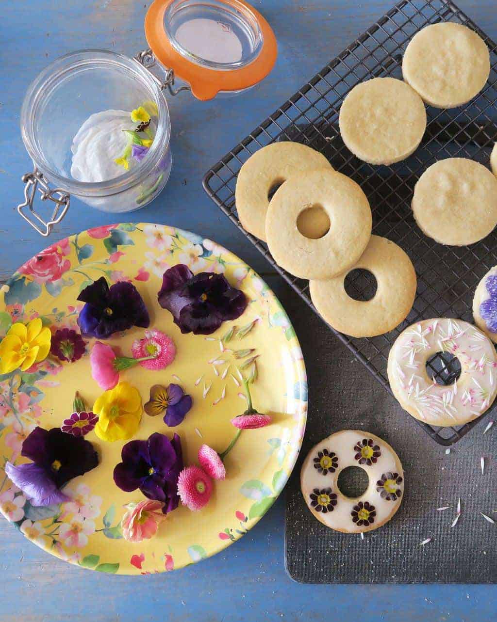 Simple recipe for edible flower biscuits and pressed flower cookies