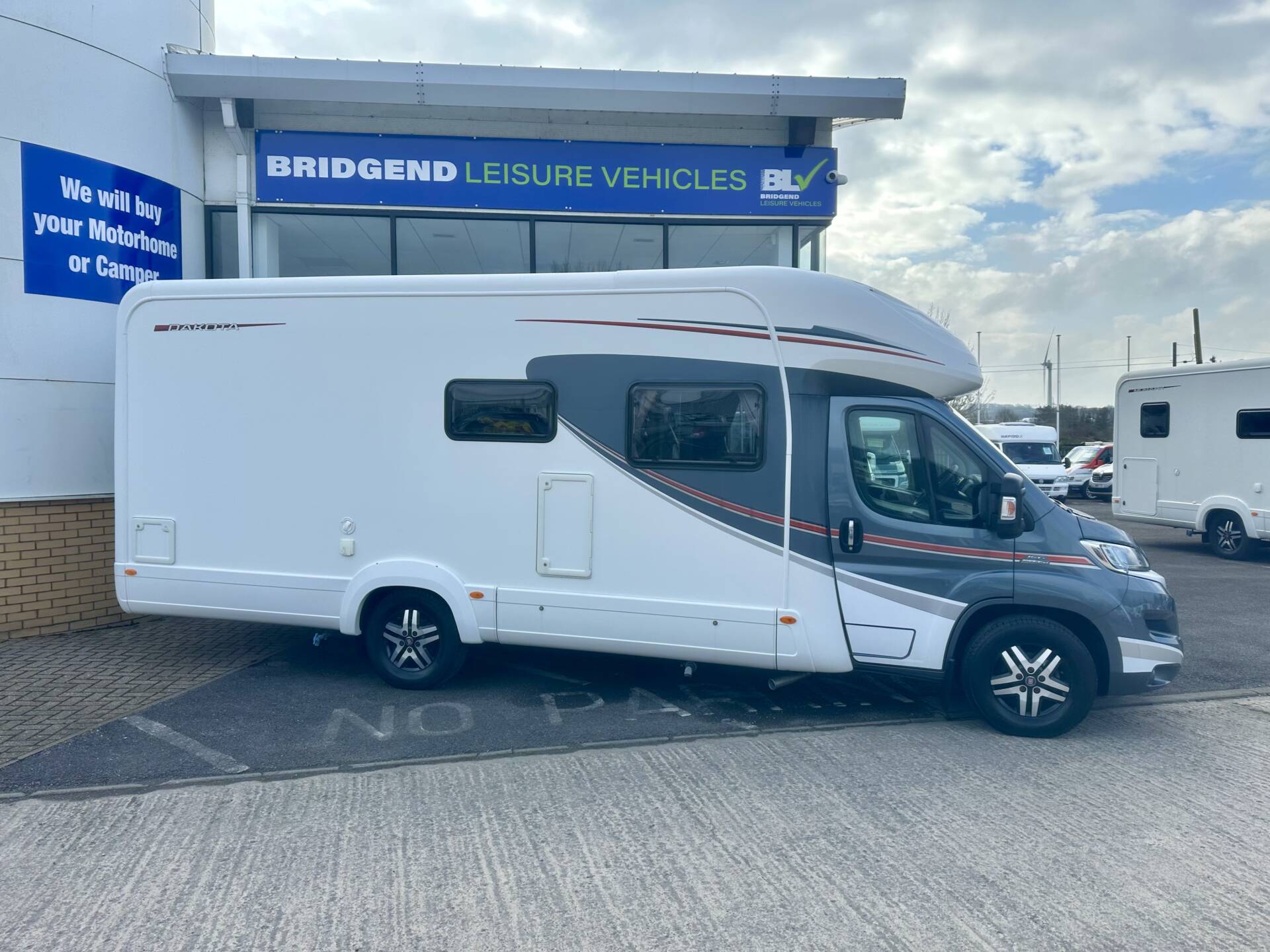 Autotrail Frontier Dakota 4 Berth Motorhome (2015) - Bridgend Leisure ...