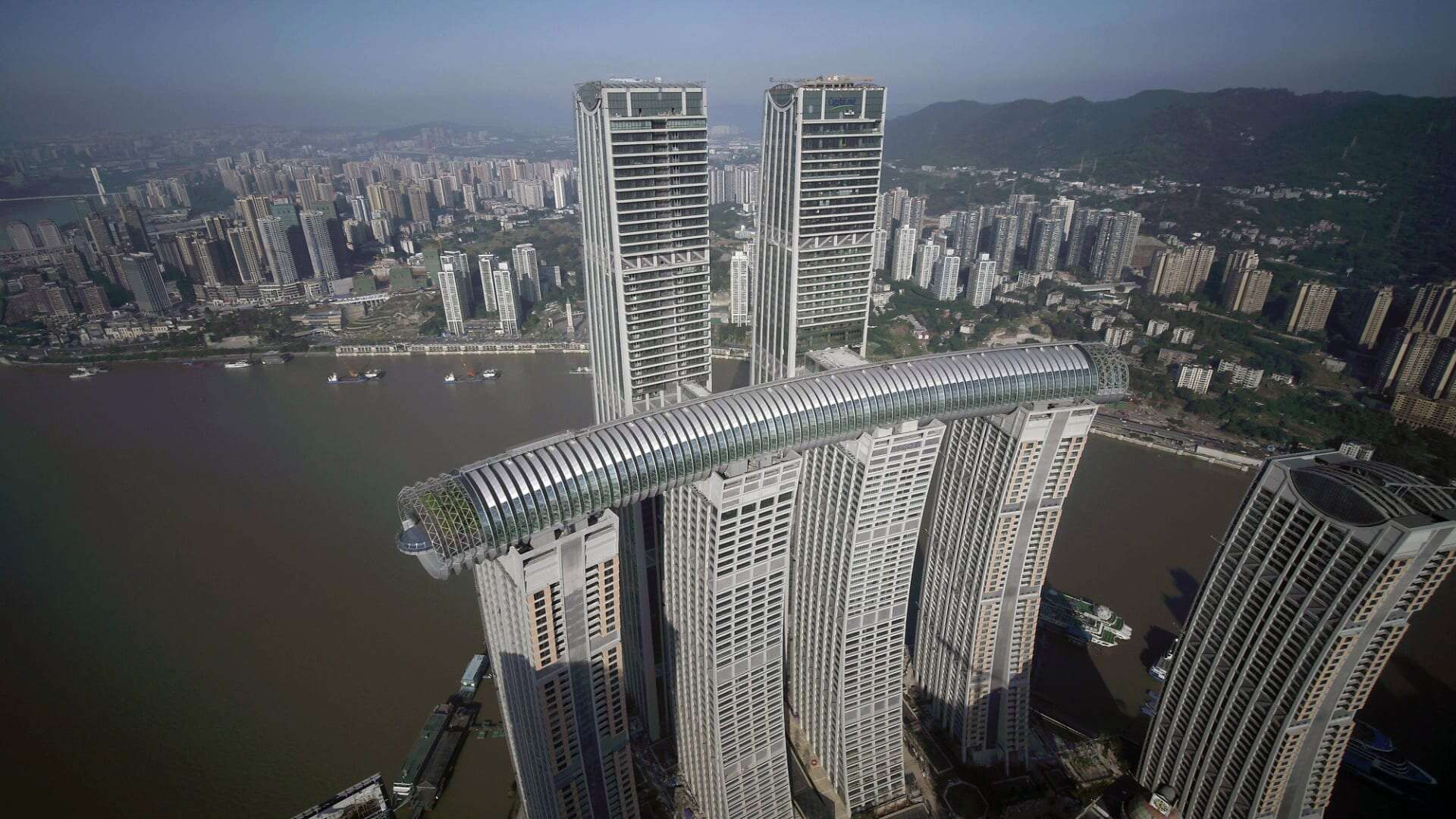 Moshe Safdie's skywalk garden puts nature in China's sky (VIDEO ...