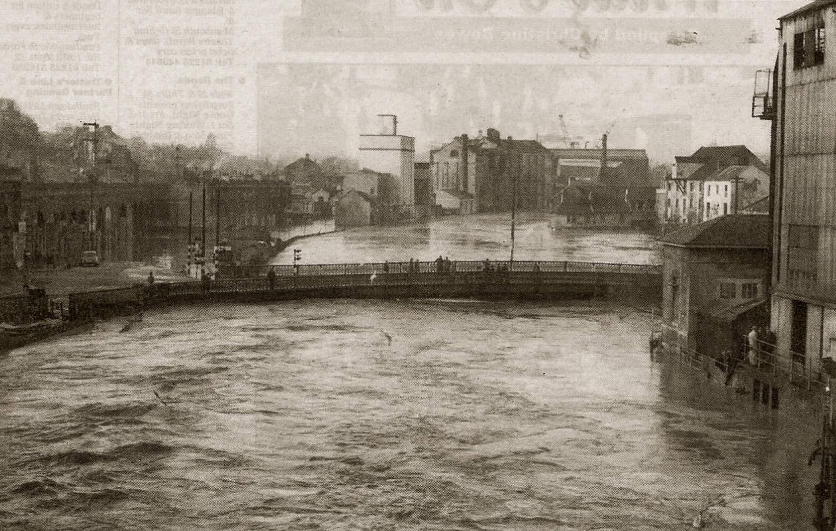 Old photos of Bath - floods, streets and Bath from the air