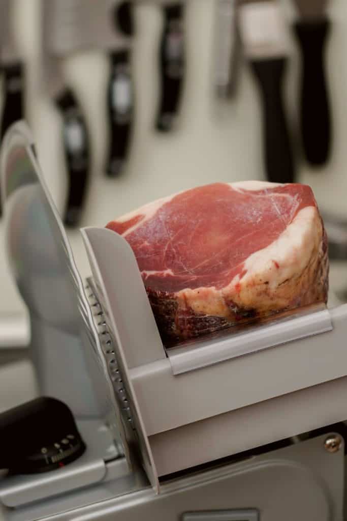 Tips for Using a Meat and Food Slicer at Home