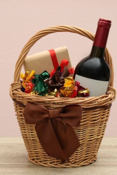 Easy DIY Italian Food Gift Basket Ideas