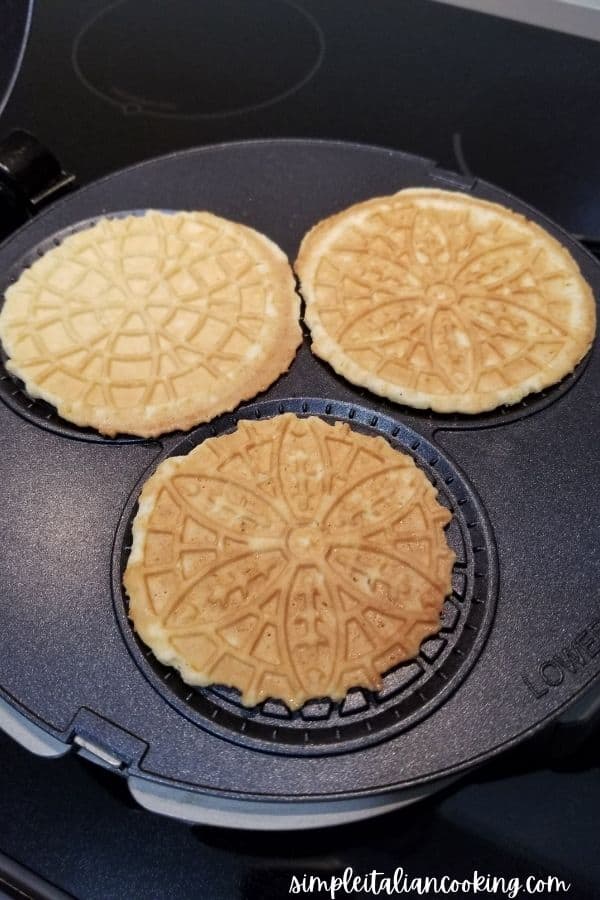 Easy Anise Pizzelle Recipe: Traditional Italian Cookie - Simple Italian ...