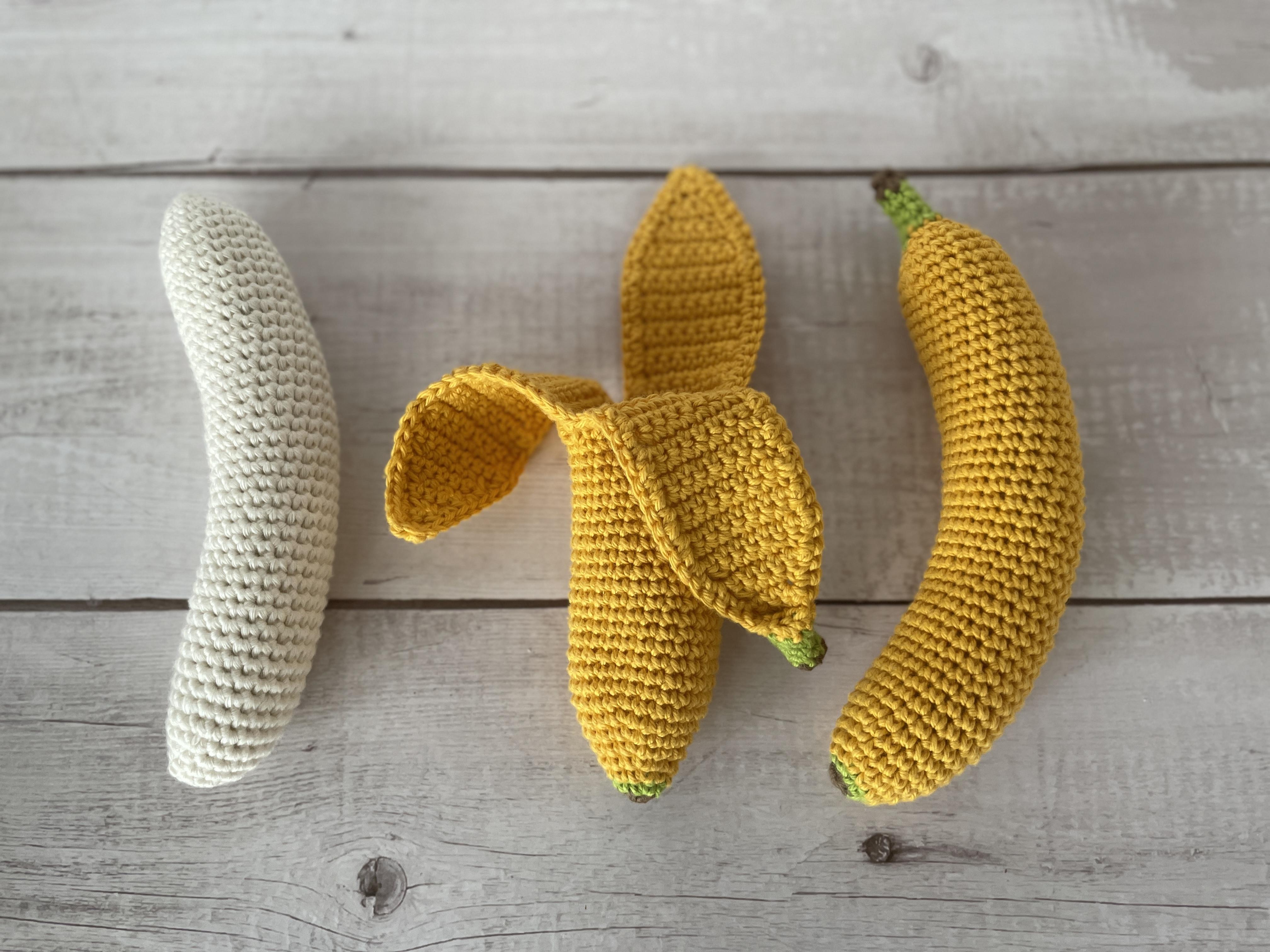 Banana Free Crochet Pattern 2 Ways: Peeled and Unpeeled
