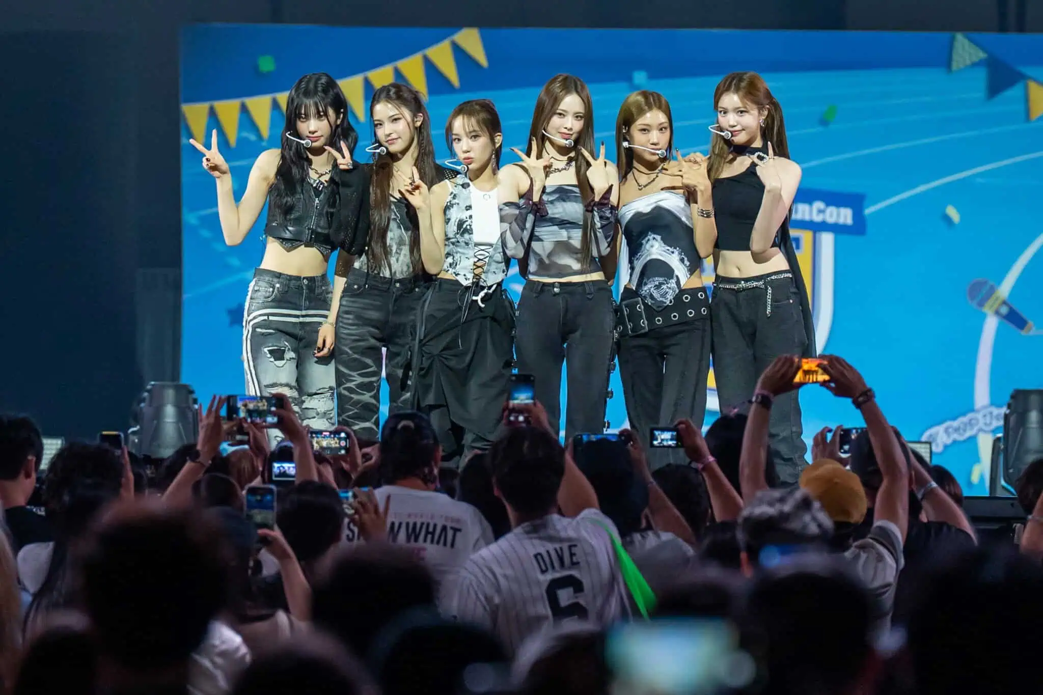 K-pop girl group izna summons the Honmoon at KCON LA 2025 - JoySauce.com