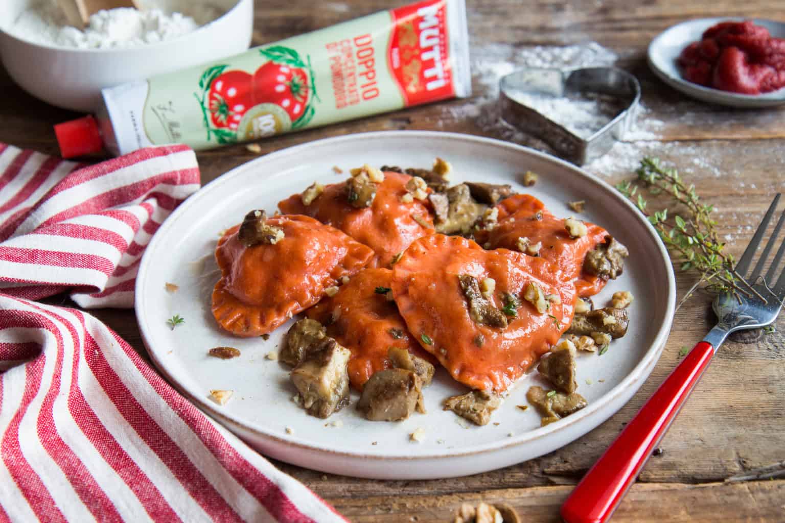 Tomato ravioli with cheese and porcini mushrooms | Mutti Recipe