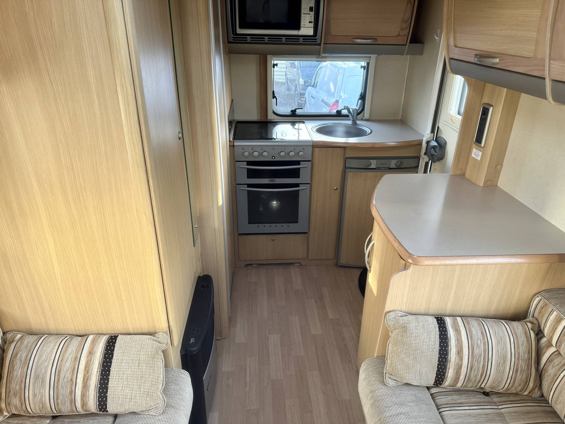 Bessacarr E410 2 Berth Motorhome (2007) - Bridgend Leisure Vehicles