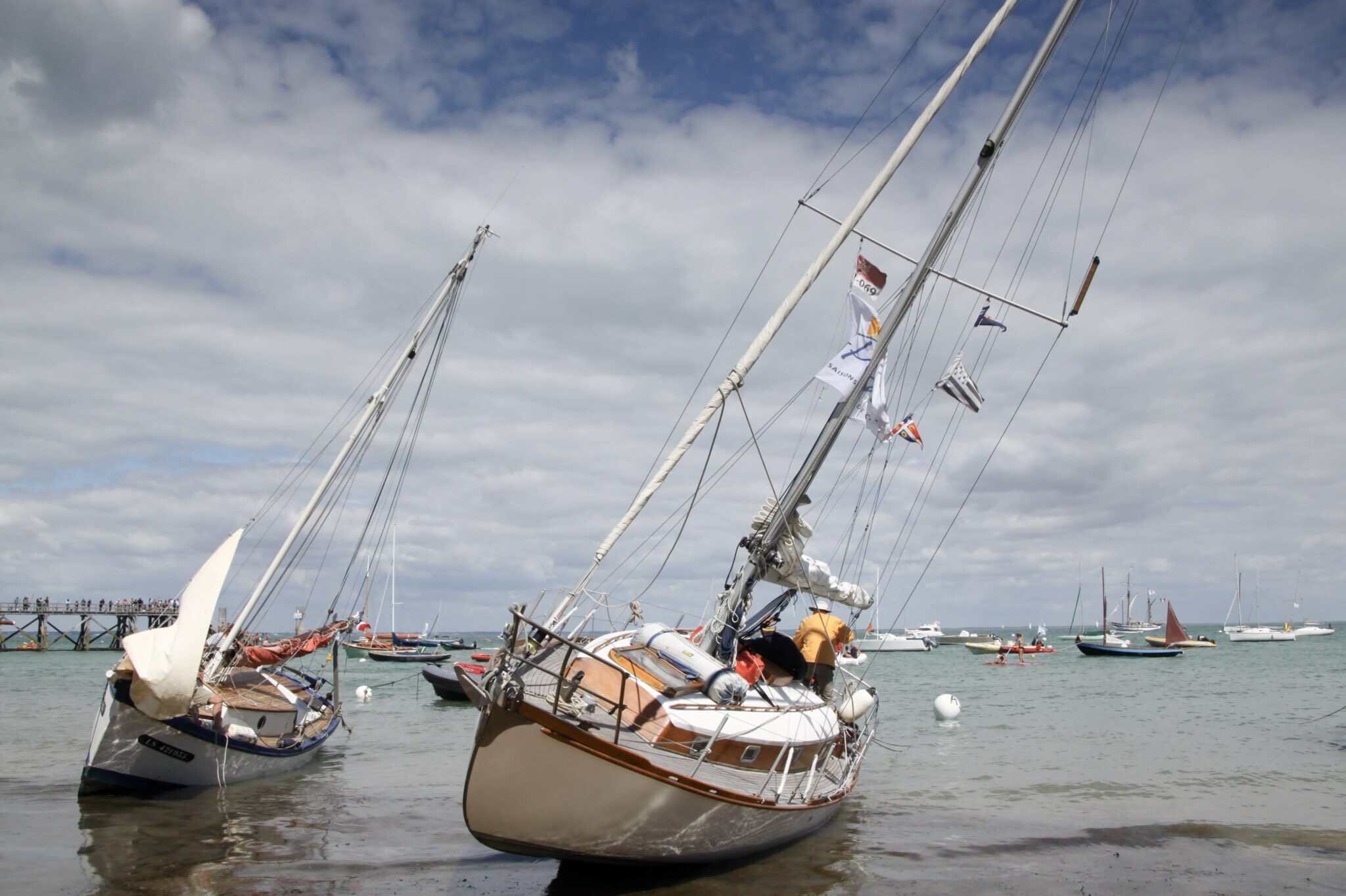5 Types of Tides: How to Sail Safe and Efficient - Yacht Cruising Lifestyle