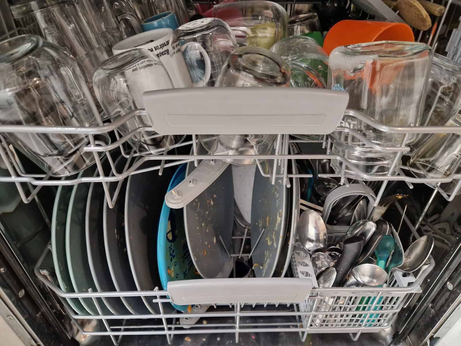 Máquina de lavar: só assim é que a louça sai mesmo limpa! - Leak