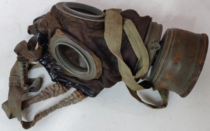 Original German Military Gas Mask WW1 - AuctionsOntario.ca