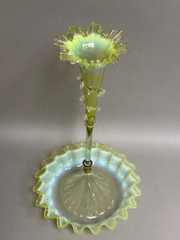 Rare Uranium Glass Epergne - AuctionsOntario.ca