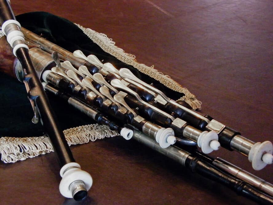 How To Play Uilleann Pipes