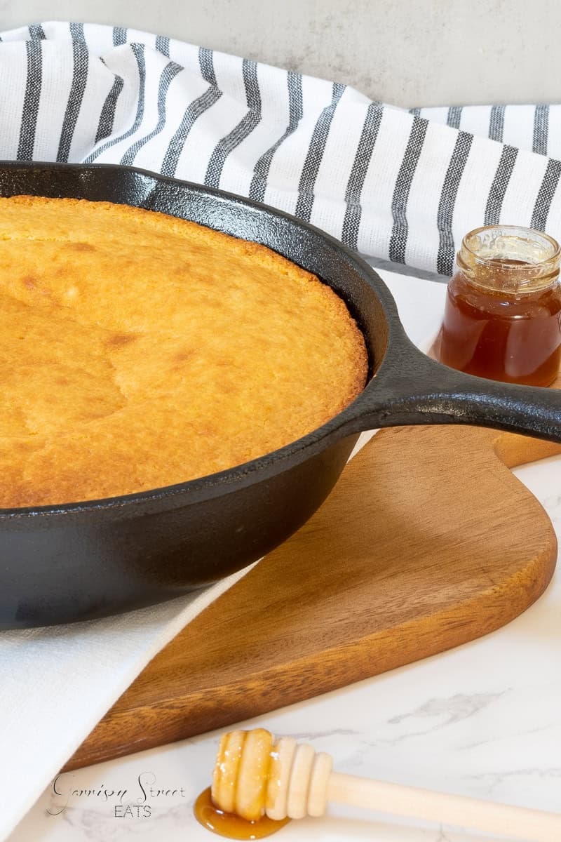 skillet cornbread jiffy
