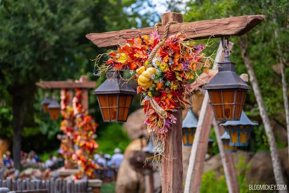magic kingdom fall decorations