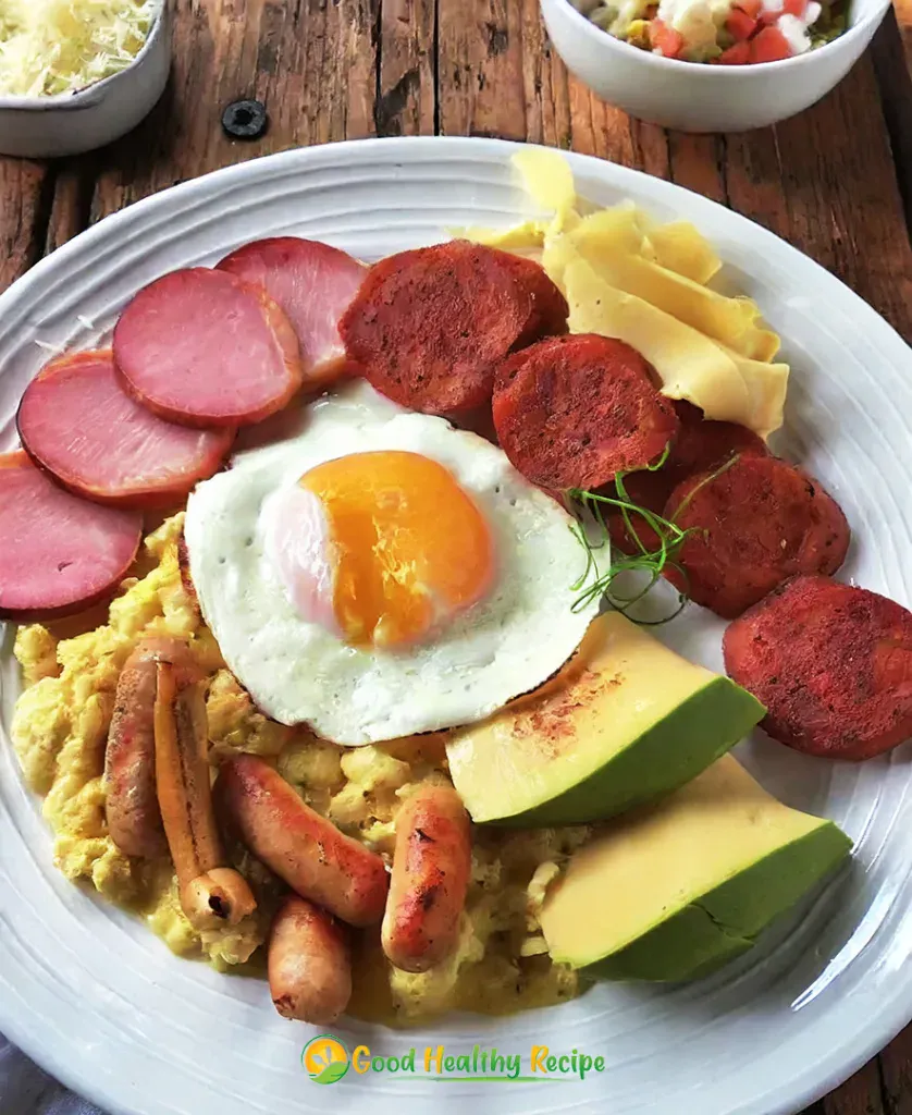 Receta de Mangu Dominicano con Longaniza, Queso y Huevo