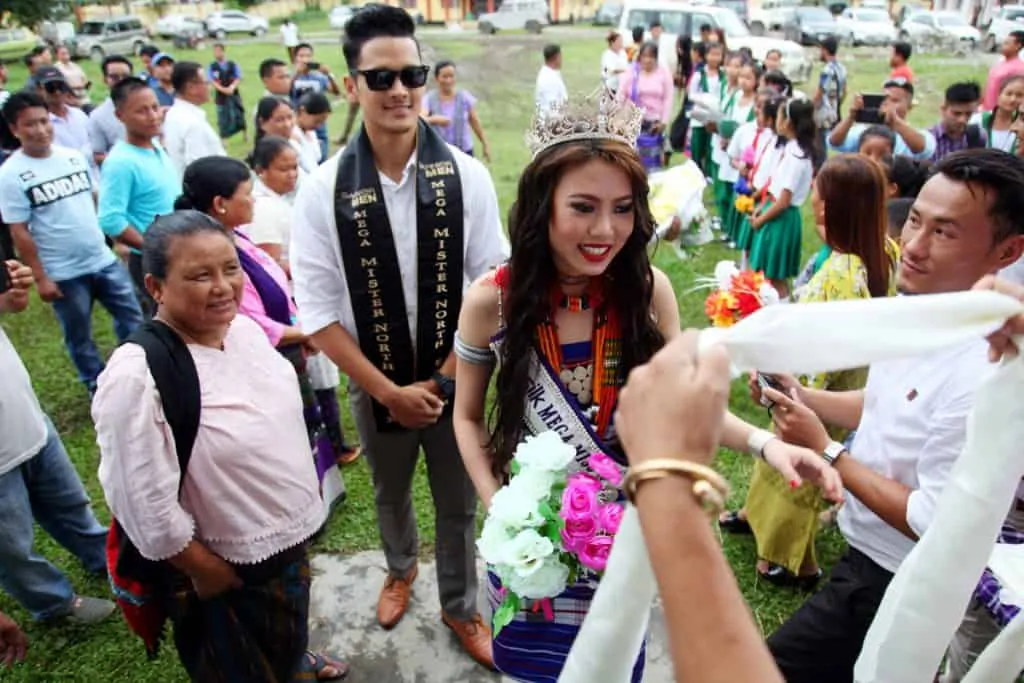 Hundreds turn up at Kharsang in Arunachal to welcome Mega Miss North East Mariam Longri