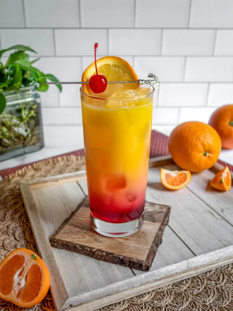 Vodka Sunrise: How to Make this Easy Cocktail Recipe