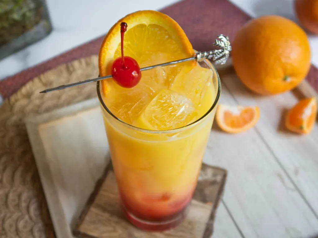 Vodka Sunrise: How to Make this Easy Cocktail Recipe
