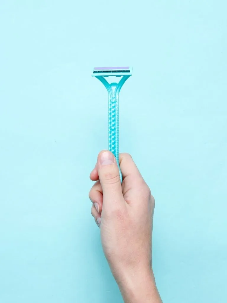 TSA Rules: Can You Bring a Razor on a Plane? (2025)