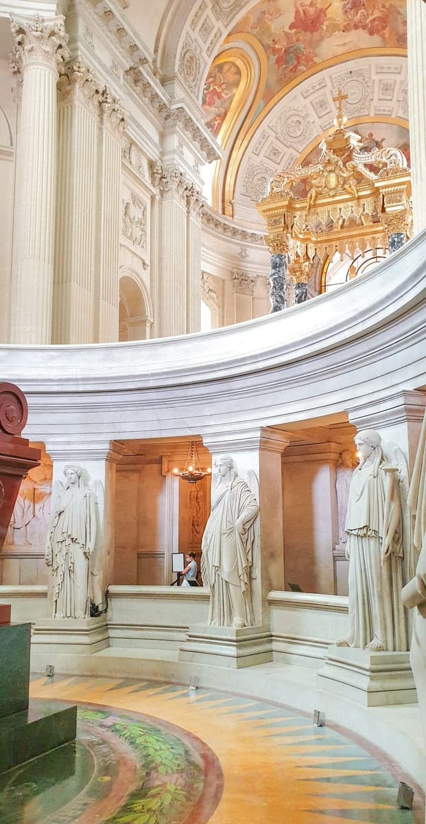 les invalides interior