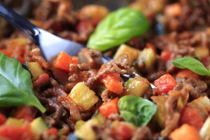 Verwöhne deinen Liebling: 5 Rezepte für magenschonendes Hundefutter