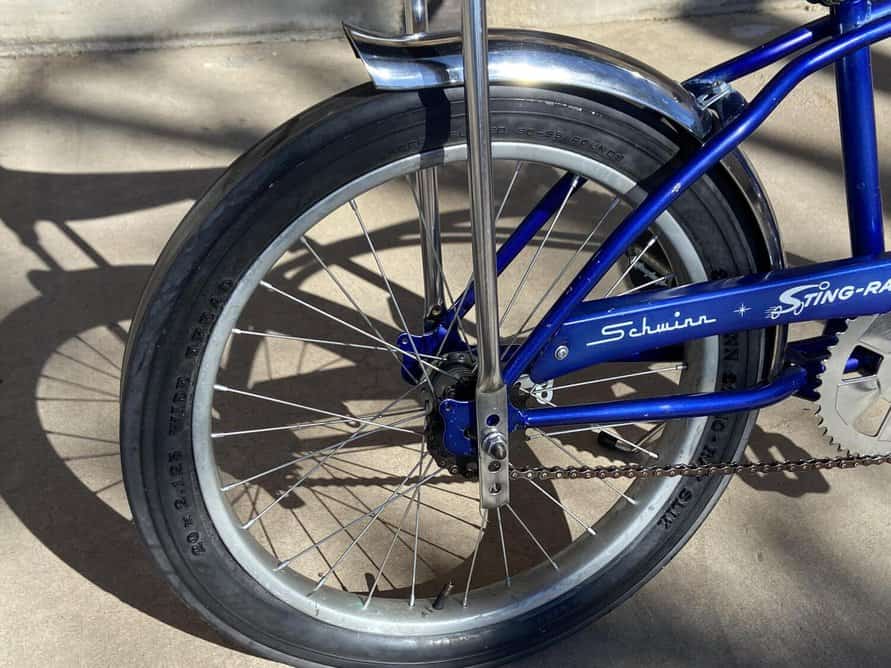 1998 Reproduction Schwinn Stingray Bicycle | EJ'S Auction & Appraisal