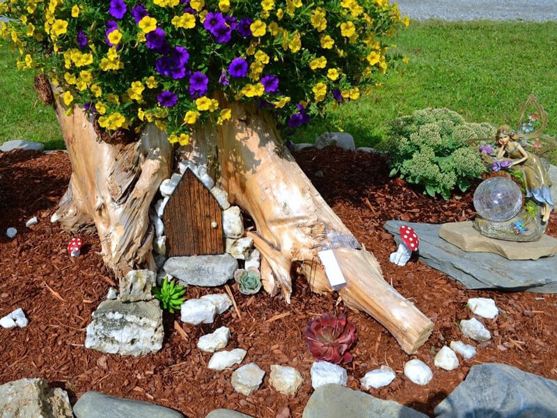 Outdoor Tree Stump Decorating Ideas | Shelly Lighting