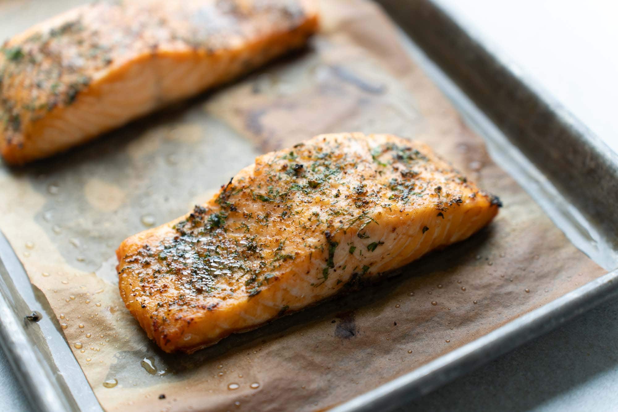 Broiled Salmon Filets Recipe (Quick & Easy!) - Hungry Huy
